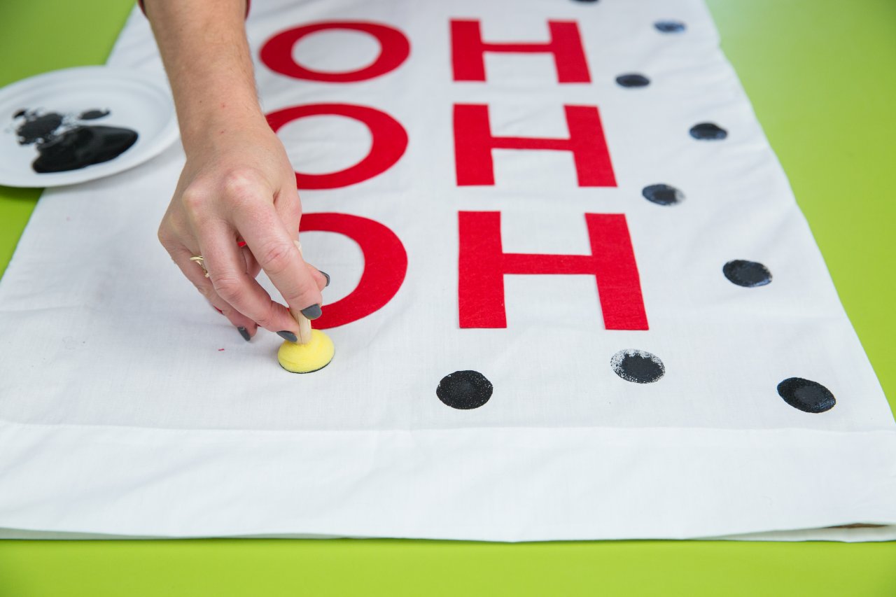 How to Make DIY Santa Sacks for Christmas Presents | HGTV