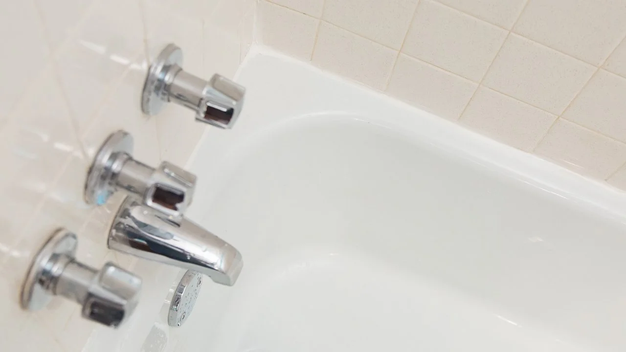 Replacing caulk around bathtub store