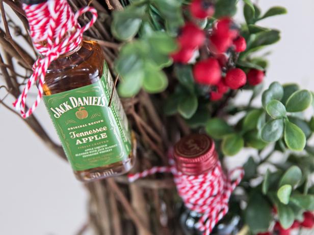 DIY Boozy Christmas Advent Calendar Wreath | HGTV