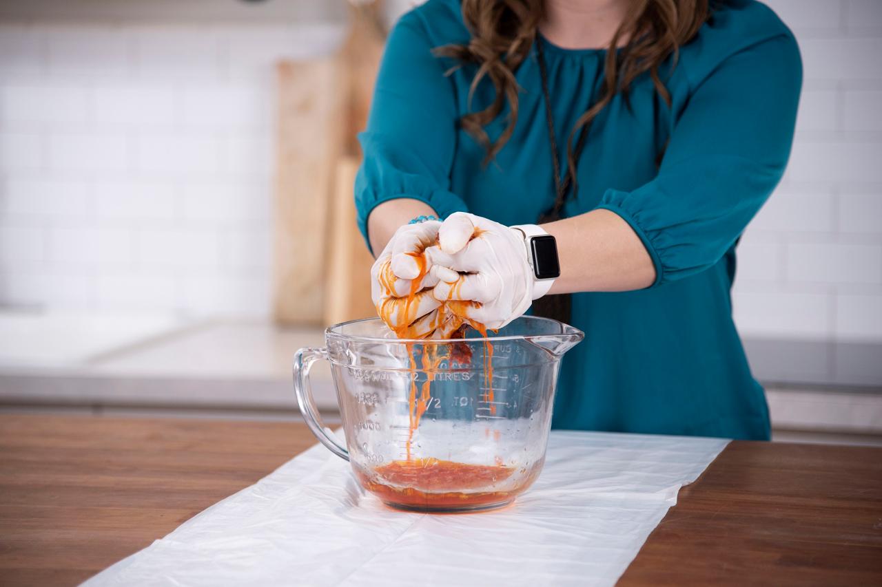 How to Make Carrot Decor Using Newspaper | HGTV