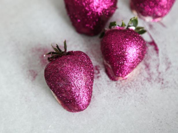 5 Easy Ways to Make Fancy Chocolate-Covered Strawberries | HGTV