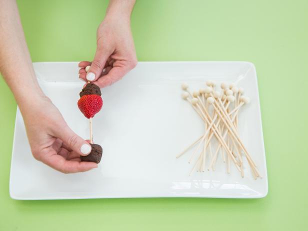 5 Easy Handheld Party Foods | HGTV