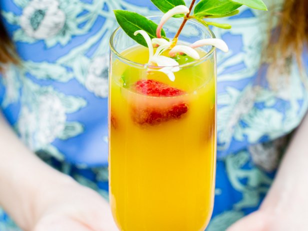 Big-Batch Honeysuckle Mimosa Cocktail Recipe | HGTV