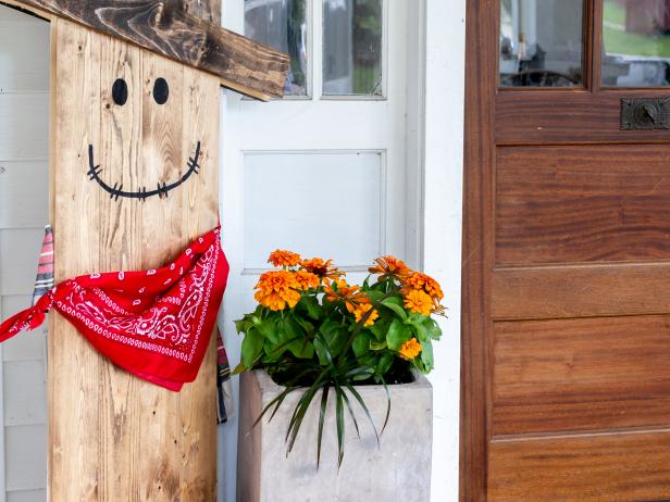 How to Make a Reversible Scarecrow Snowman Display for Your Front Porch ...