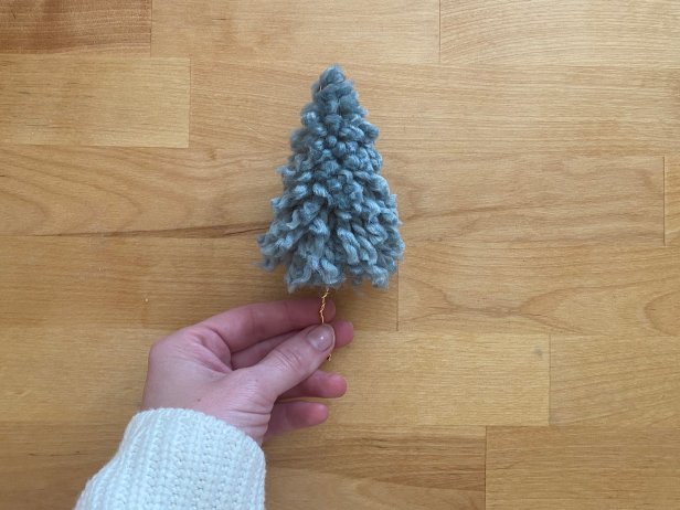 Easy DIY Yarn Christmas Tree Ideas | HGTV