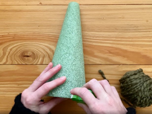 Easy DIY Yarn Christmas Tree Ideas | HGTV