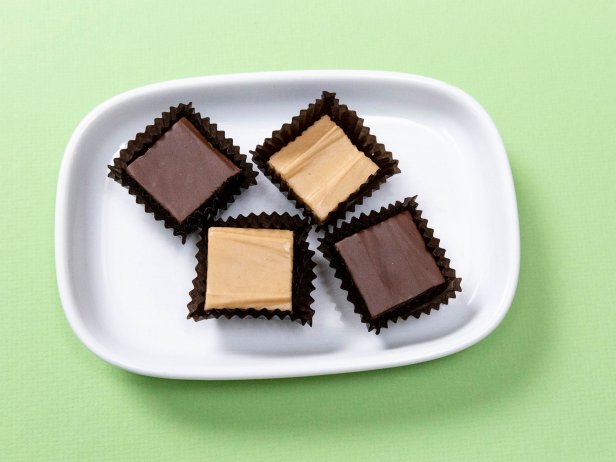 How to Properly Mail Christmas Cookies and Holiday Treats | HGTV