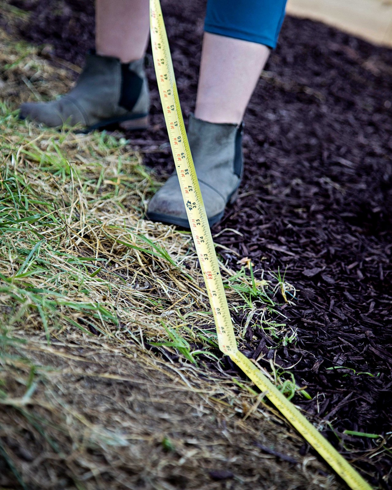 How to Build a Picket Fence | HGTV