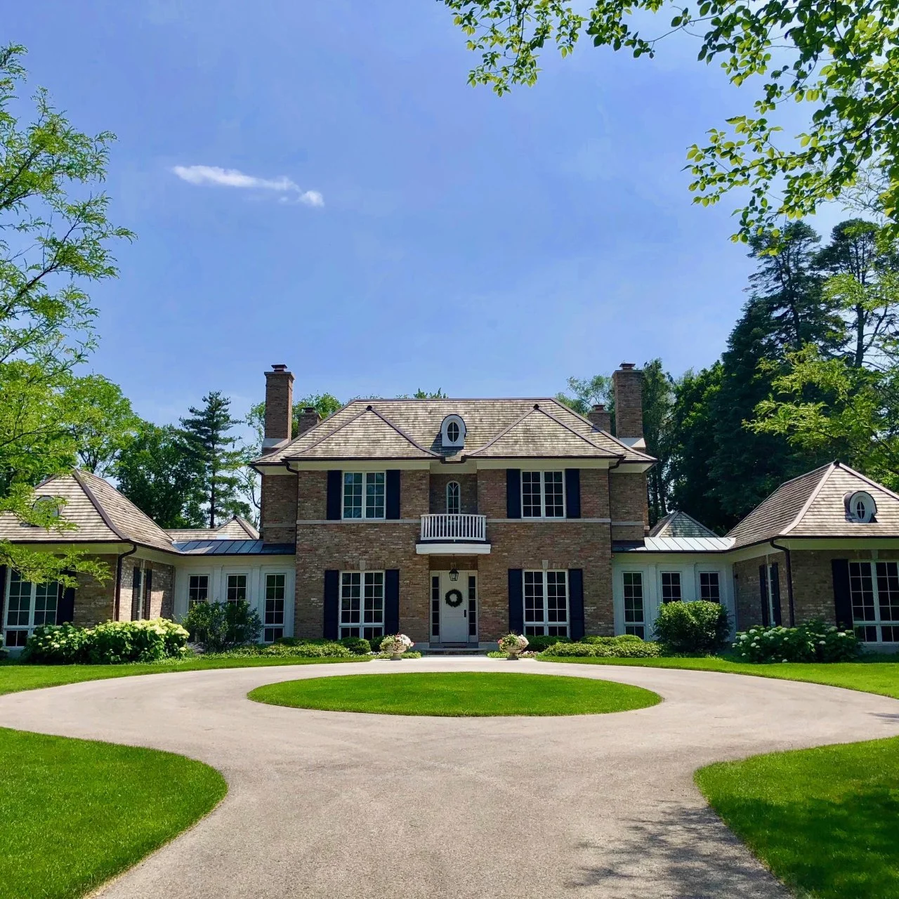 American Colonial Homes Driveway Design