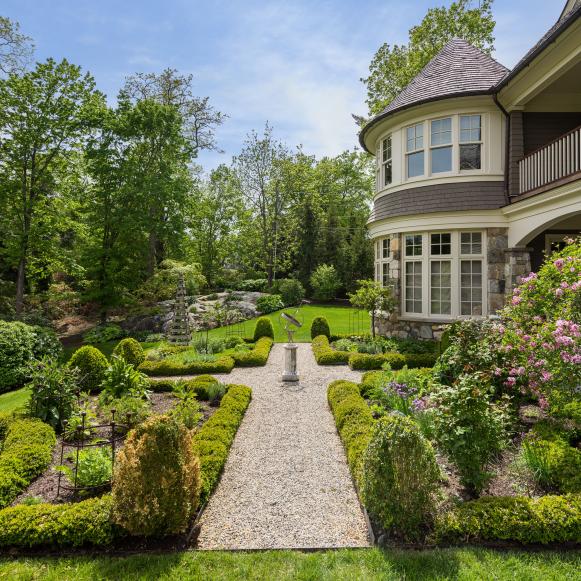 Outdoor Escapes | HGTV's Ultimate House Hunt 2020 | HGTV