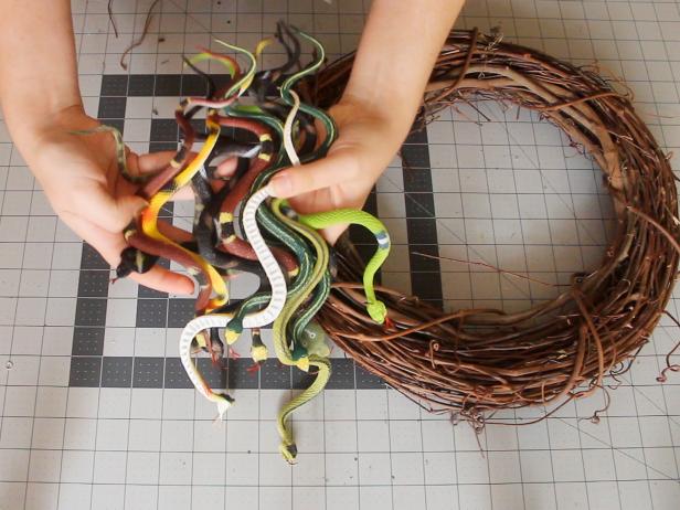 DIY Rubber Snake Halloween Wreath | HGTV