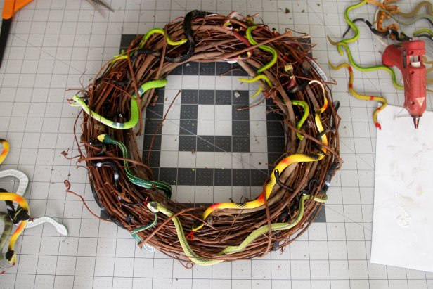 DIY Rubber Snake Halloween Wreath | HGTV