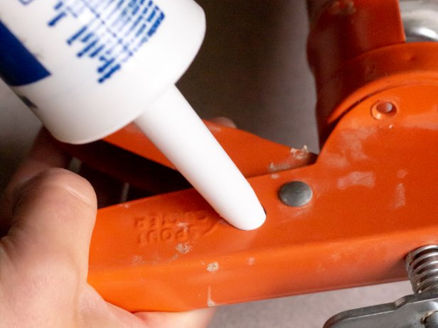 How to Use a Caulking Gun | HGTV