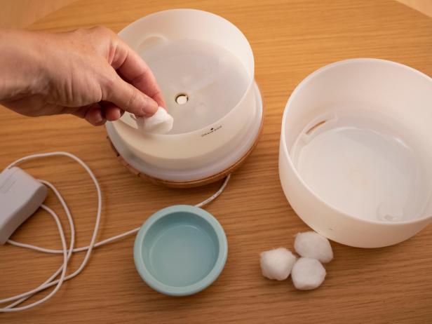 How to Clean an Oil Diffuser | HGTV