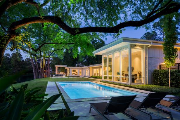 Lakeside Home With Entertaining Spaces and Lakeside Views | Water Line ...