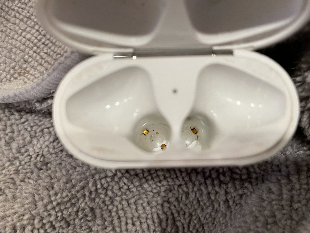 How to Clean Your Apple AirPods and AirPods Case | HGTV
