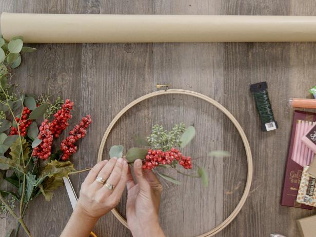 DIY Advent Calendar Wreath | Christmas Countdown Ideas | HGTV