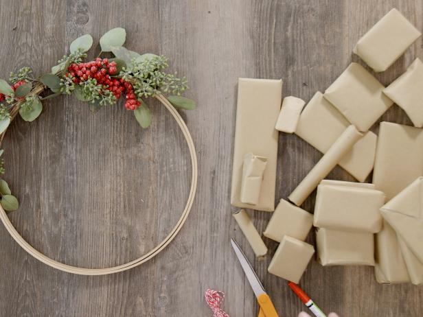 DIY Advent Calendar Wreath | Christmas Countdown Ideas | HGTV