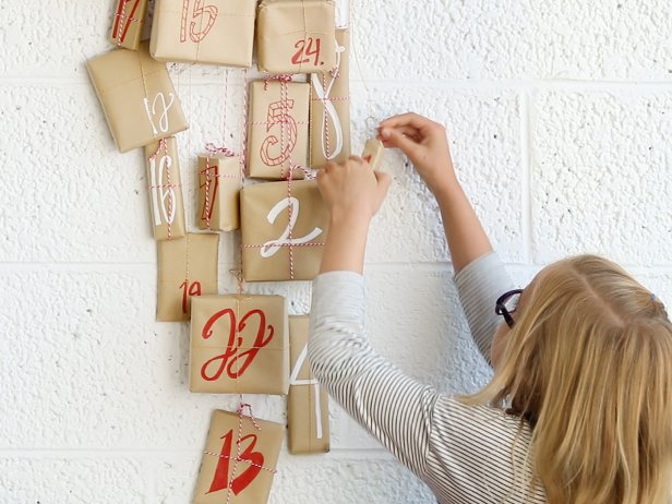 DIY Advent Calendar Wreath | Christmas Countdown Ideas | HGTV