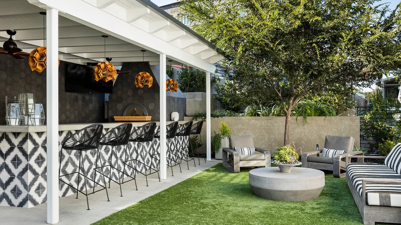 Outdoor bar area store