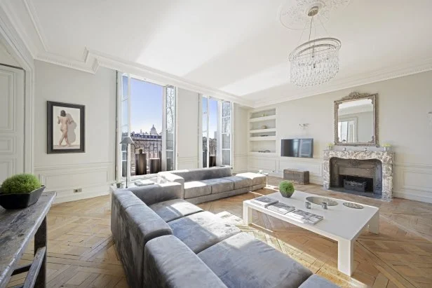 Paris Pied-à-terre With Iconic Views | HGTV