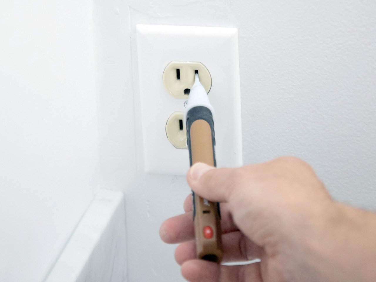 How to Install a GFCI Outlet | HGTV