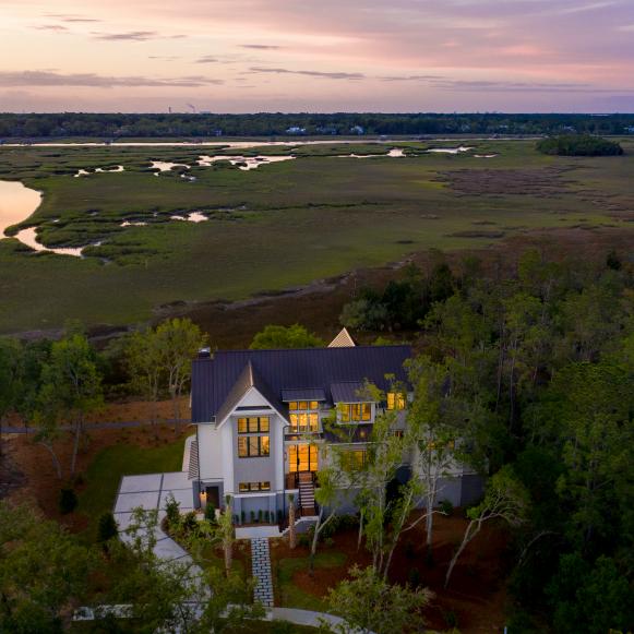 Waterside Retreats | 2021 | HGTV