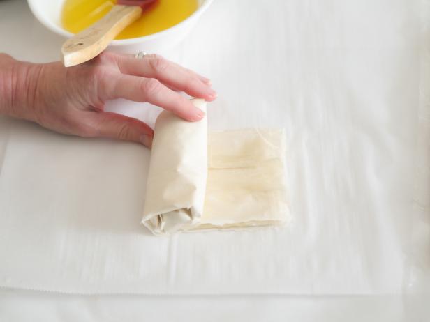 Mini Apple Strudel Dessert Recipe | HGTV