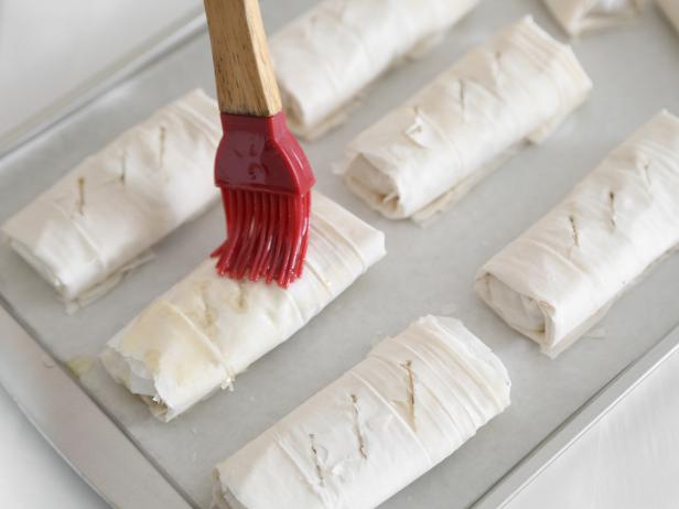 Mini Apple Strudel Dessert Recipe | HGTV