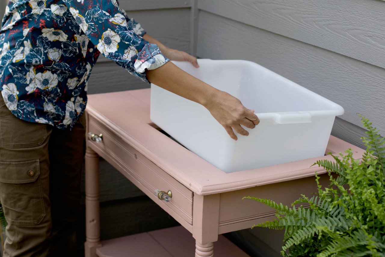 How to Make an Elevated Planter From an Upcycled Desk | HGTV