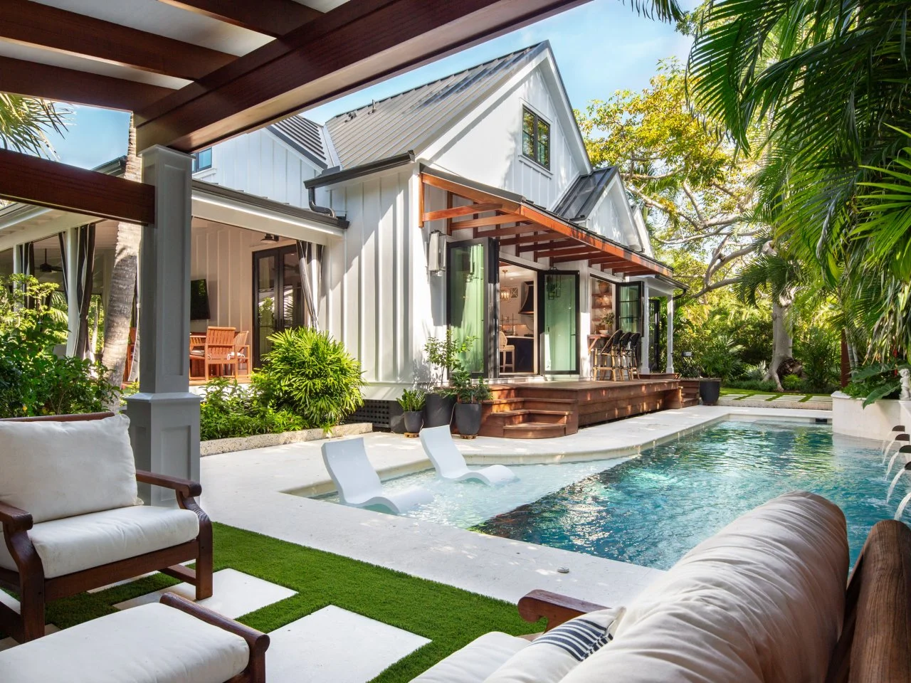 Tropical Outdoor House Pools