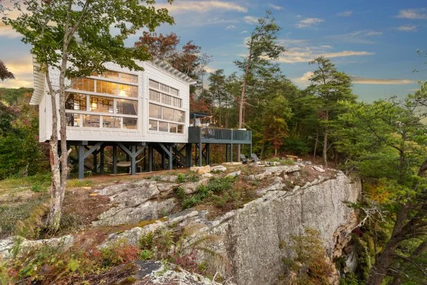 Tour Amazing Mountaintop Treehouses in Tennessee | HGTV