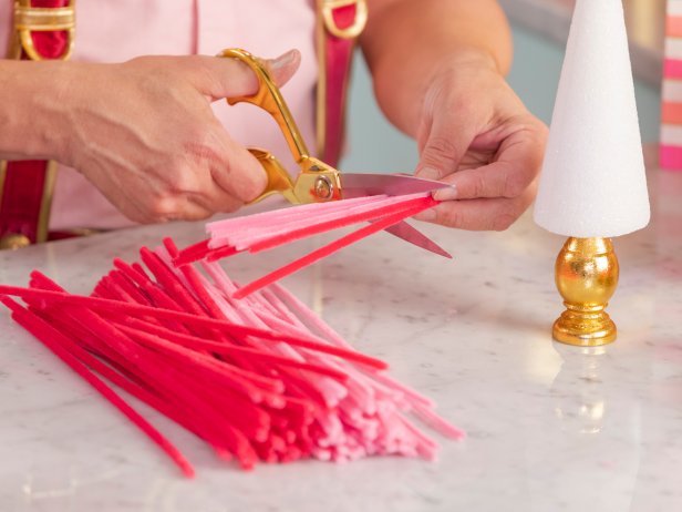 How to Make a Chenille-Stem Tabletop Christmas Tree | HGTV