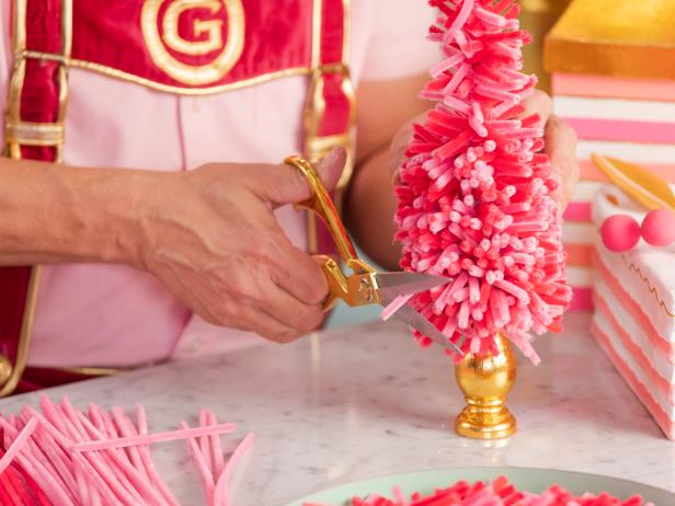 How to Make a Chenille-Stem Tabletop Christmas Tree | HGTV