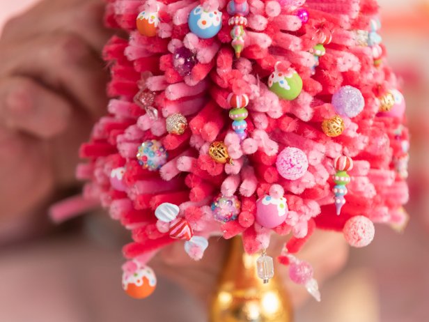 How to Make a Chenille-Stem Tabletop Christmas Tree | HGTV