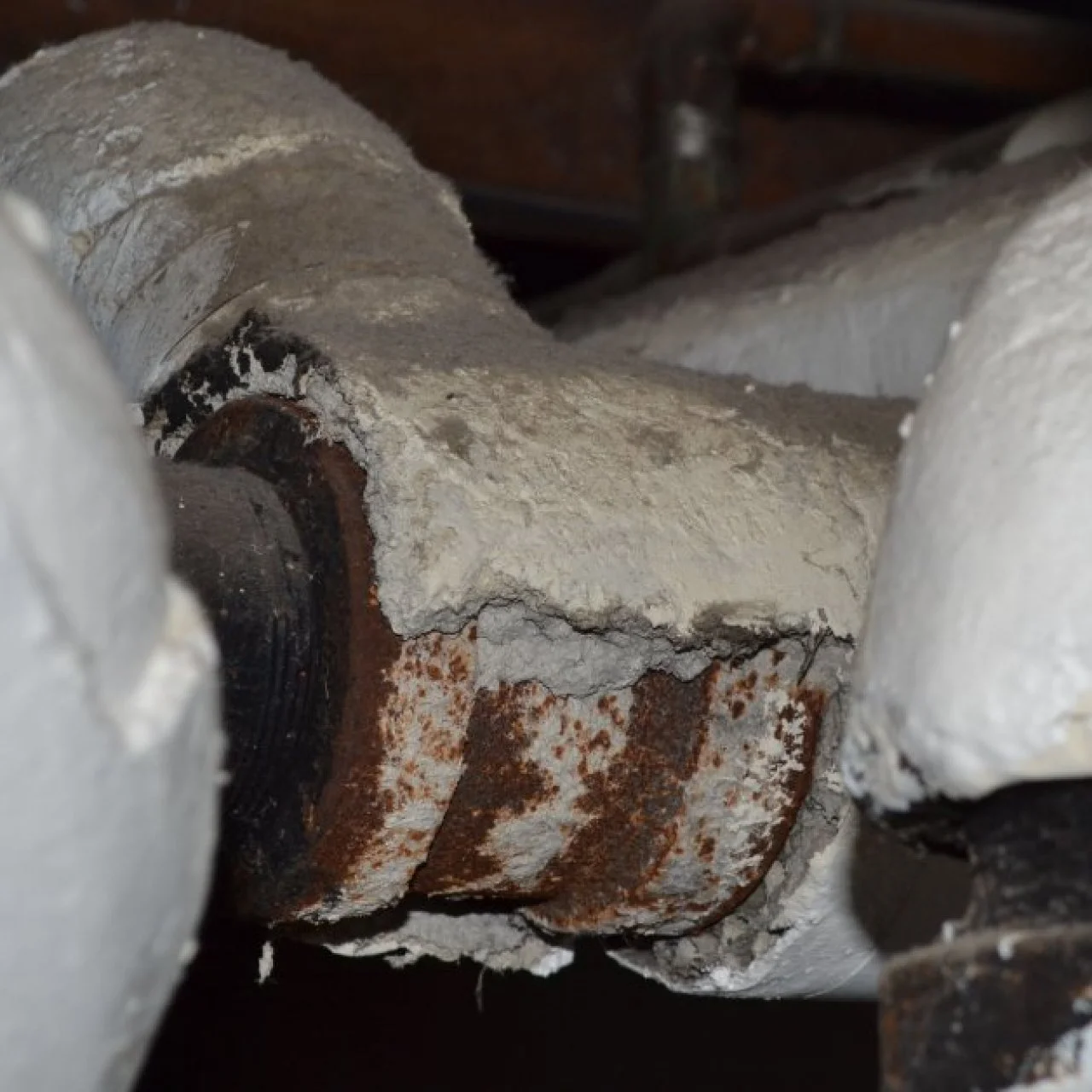 identifying asbestos pipe insulation