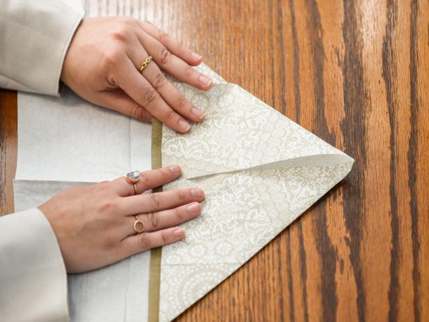 10 Ways to Fold Thanksgiving Napkins | Thanksgiving Napkin Folding ...
