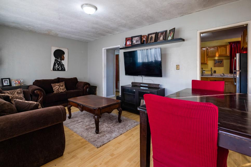 Anthony Anderson Surprises His Brother With a Home Makeover During HGTV ...