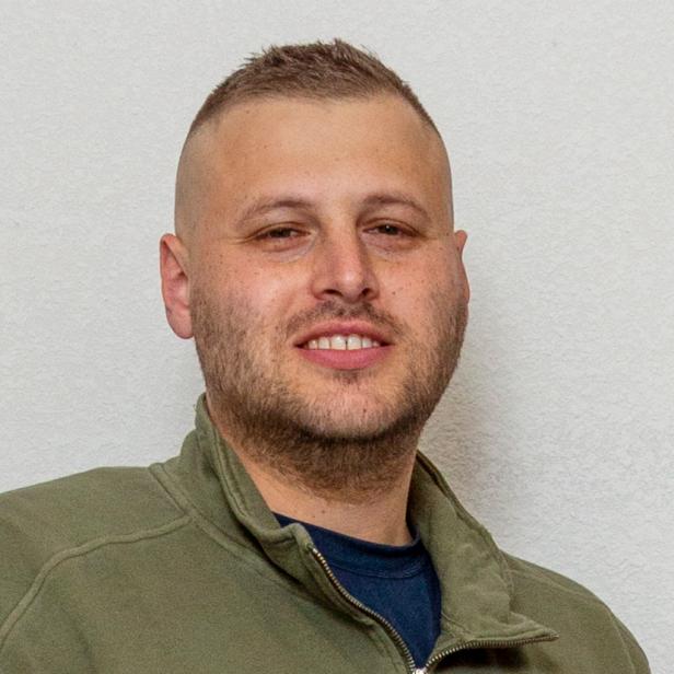 Jonathan Wrobel Bio | HGTV