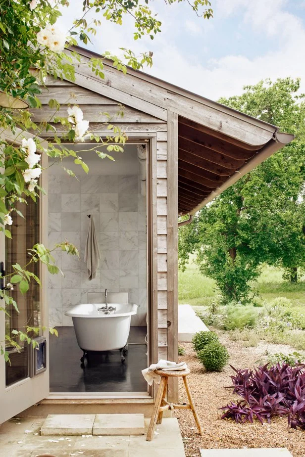outdoor jacuzzi bath