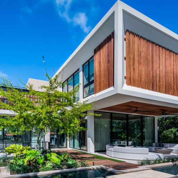 Waterside Retreats | 2022 | HGTV