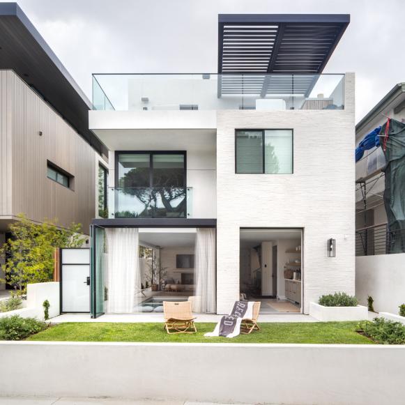 Waterside Retreats | 2022 | HGTV