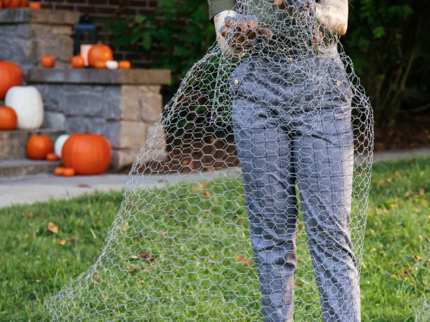 DIY Chicken Wire Ghosts for Halloween | HGTV