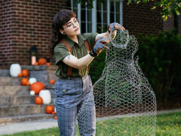 DIY Chicken Wire Ghosts for Halloween | HGTV