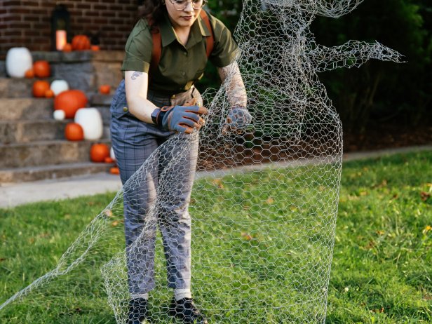 DIY Chicken Wire Ghosts for Halloween | HGTV