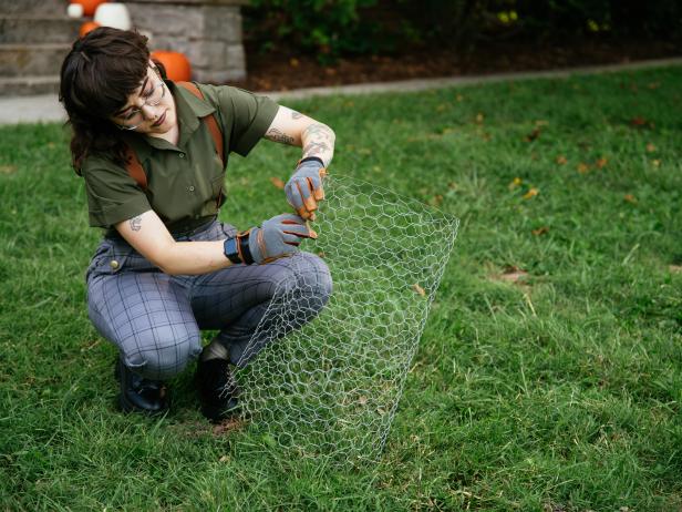DIY Chicken Wire Ghosts for Halloween | HGTV