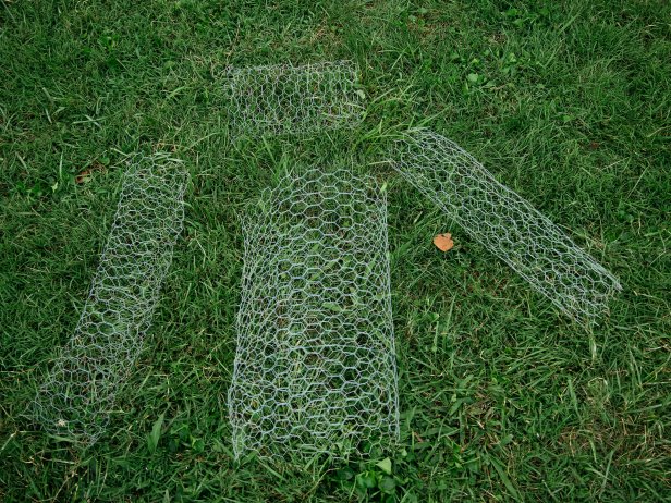 DIY Chicken Wire Ghosts for Halloween | HGTV