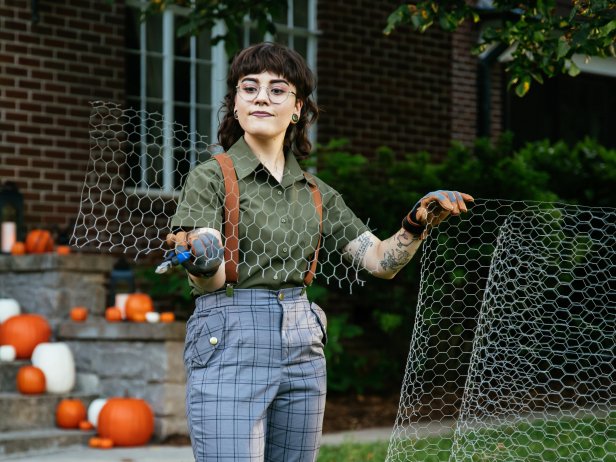 DIY Chicken Wire Ghosts for Halloween | HGTV