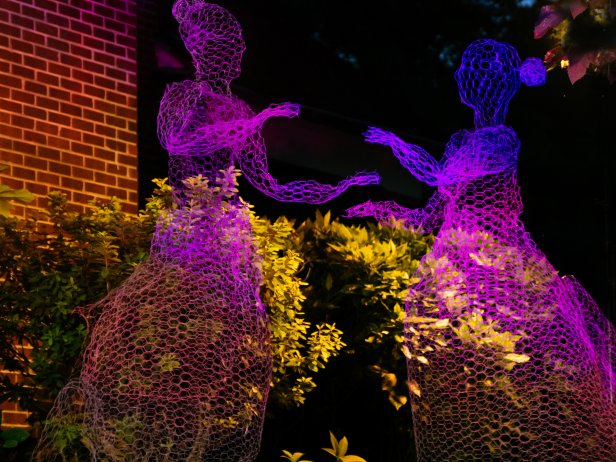 DIY Chicken Wire Ghosts for Halloween | HGTV