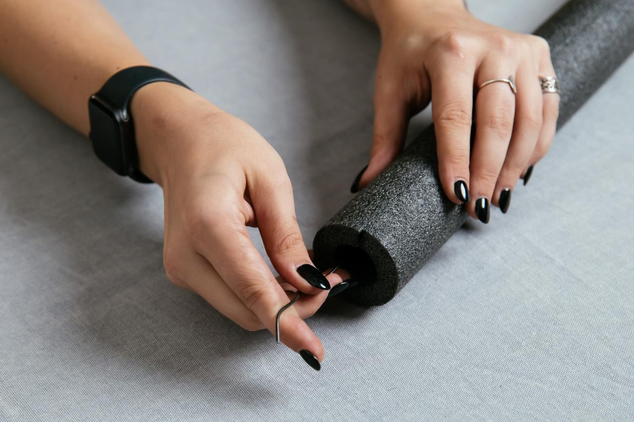 How to Make Giant House Spiders for Halloween | HGTV